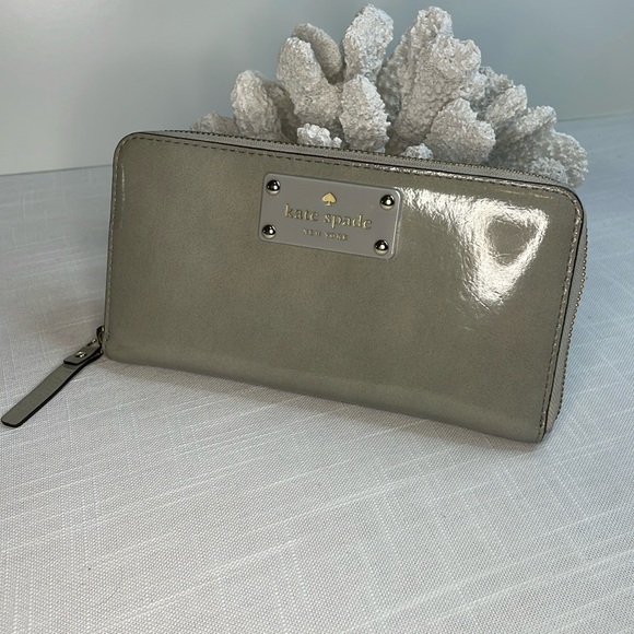 kate spade | Bags | Kate Spade Full Zip Wallet And Gray Patent Leather ...